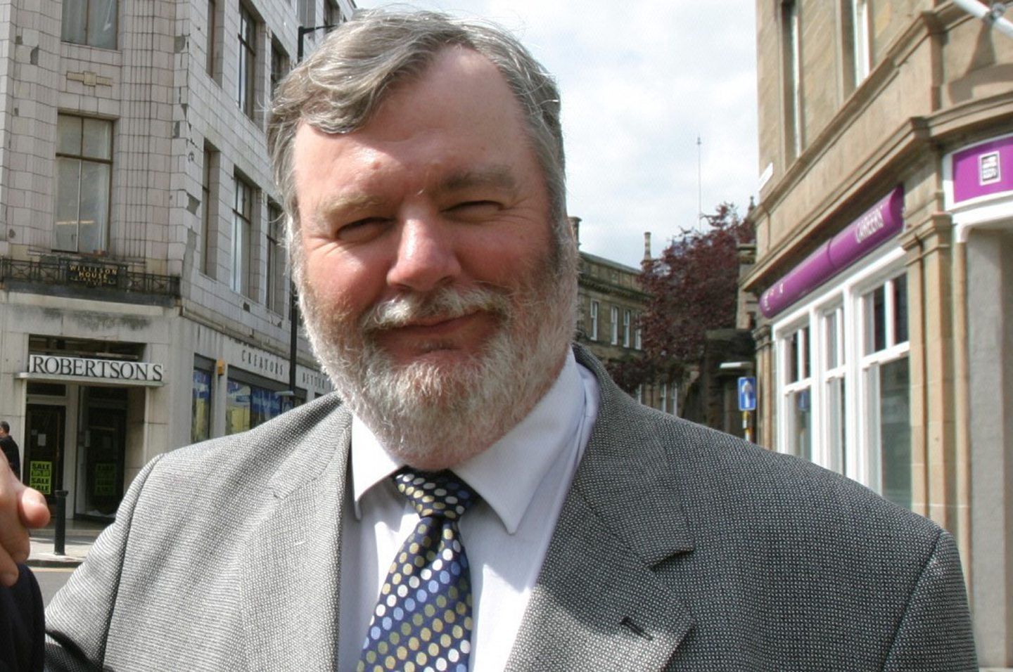 Stewart Cram: Ex-director of Dundee furnishers Robertson's dies