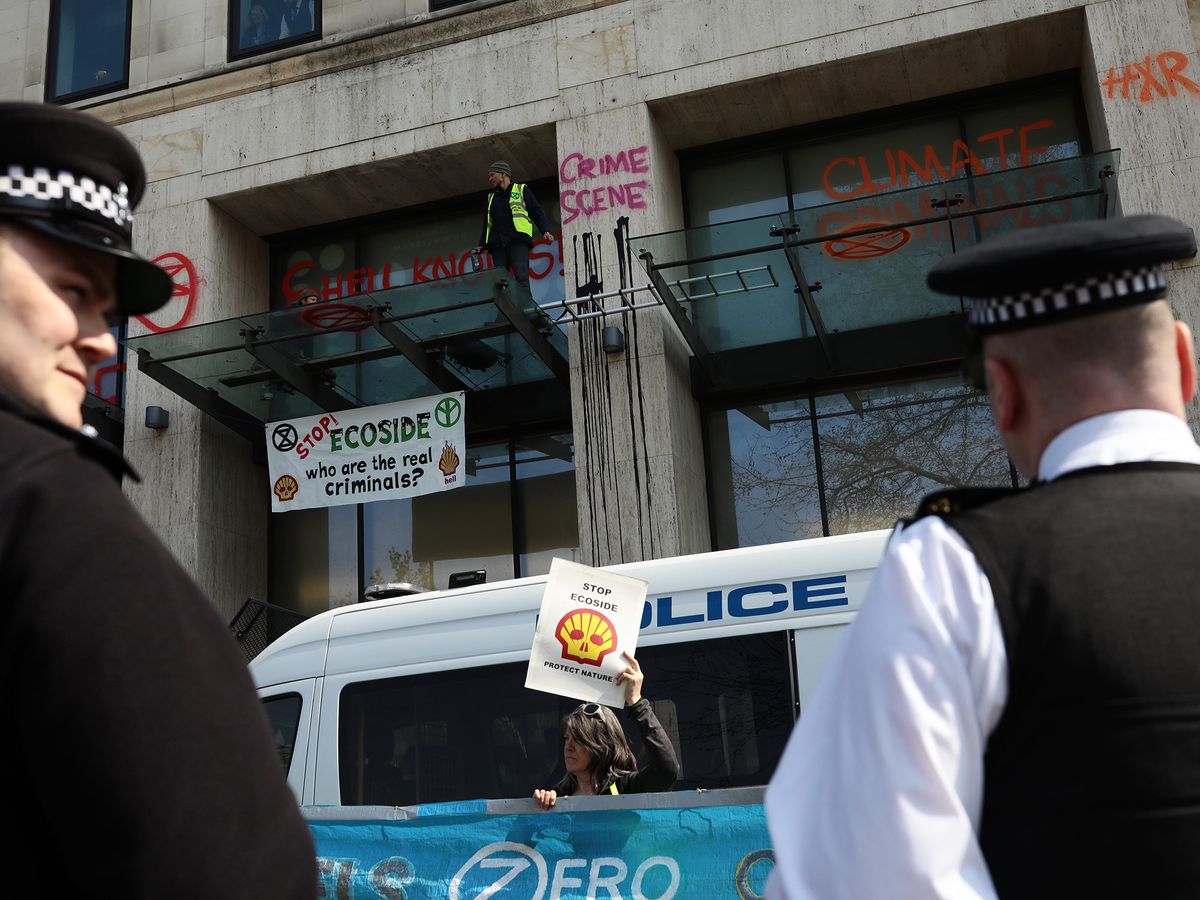 Shell's London HQ vandalised by climate activists - News for the Energy ...