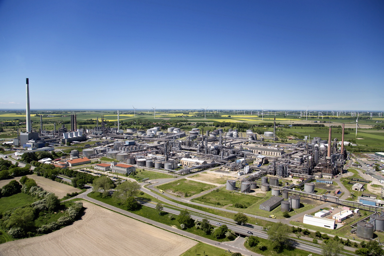 German oil refinery to convert unused wind into fuels - News for the ...