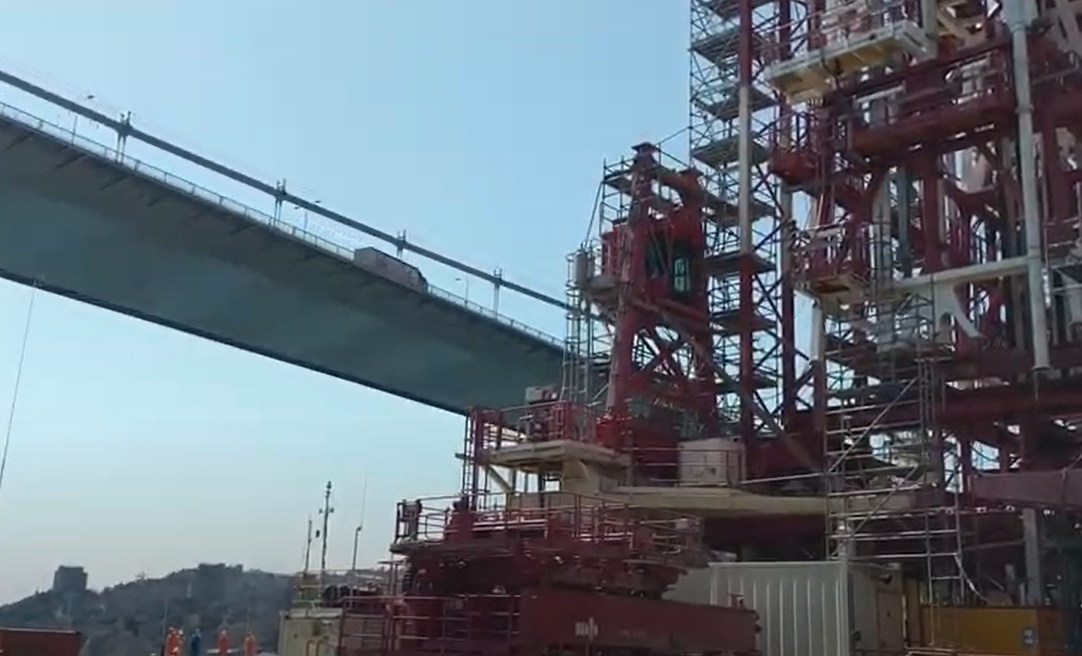 WATCH: Saipem's Scarabeo 9 crosses the Bosphorus Strait - News for the ...