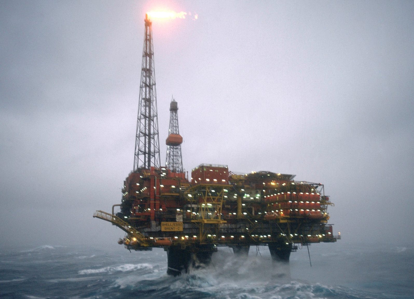 Brent Charlie topside removed from North Sea by Pioneering Spirit