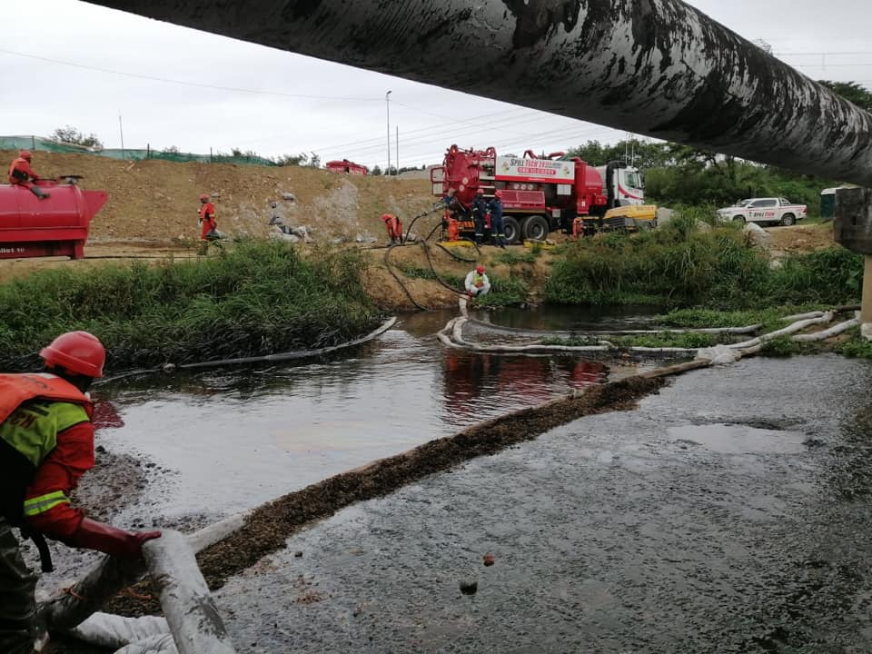 Transnet tackles Umbilo River spill, blames pipeline theft - News for ...