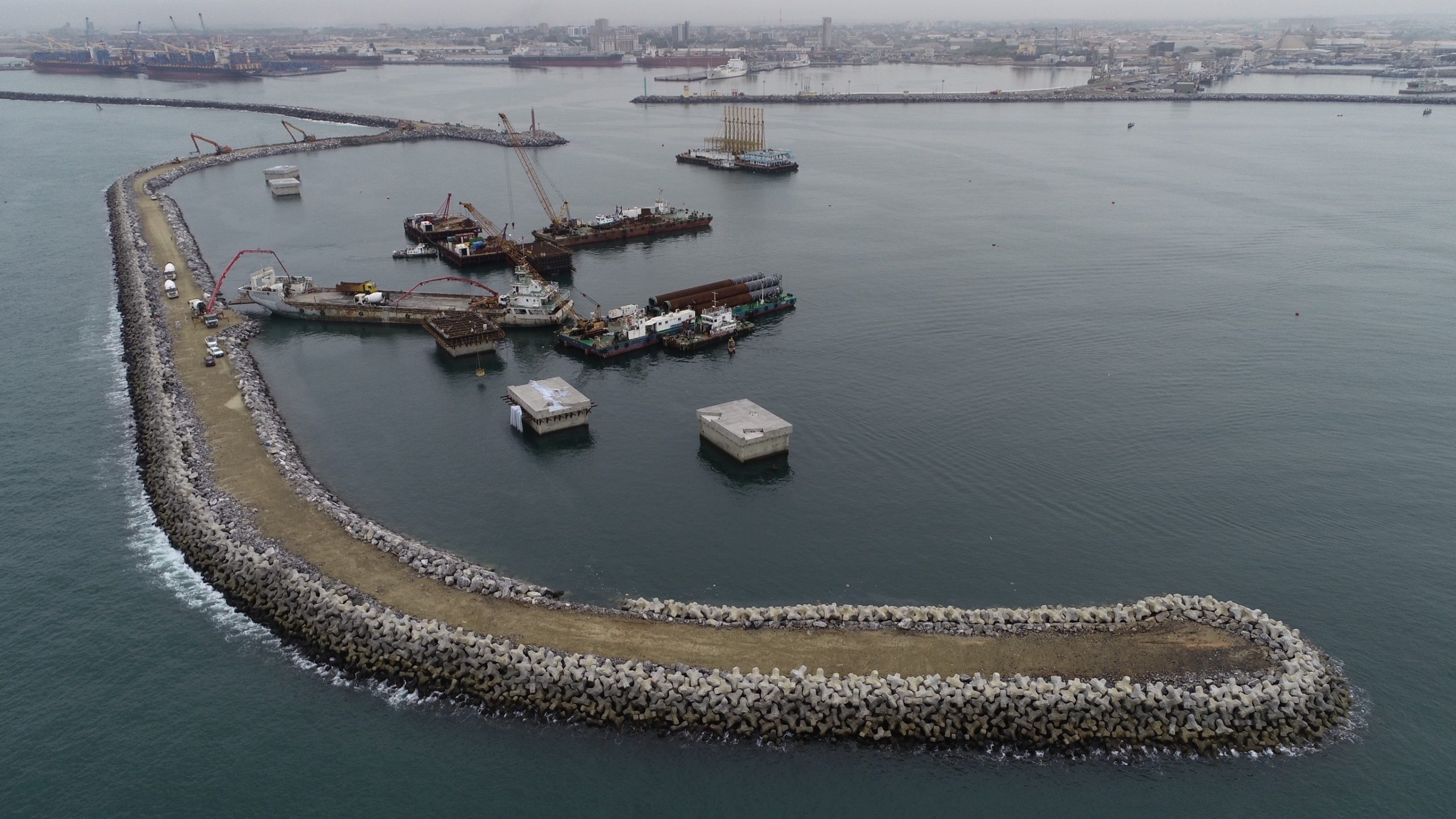 FRU arrives in Ghana for Tema LNG - News for the Oil and Gas Sector