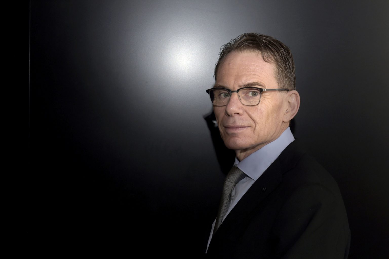 Shell appoints Sir Andrew Mackenzie as new chairman