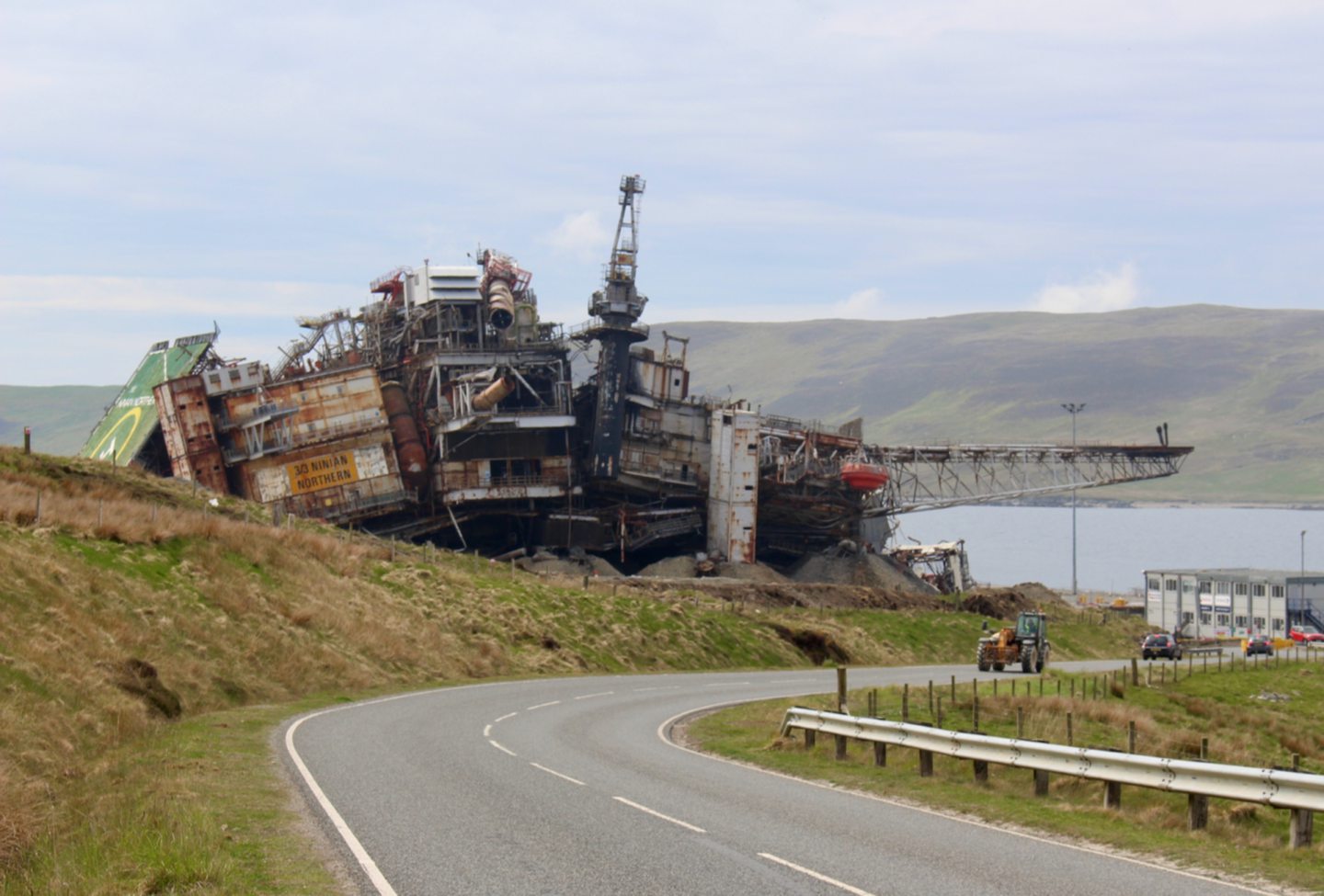 Ninian Northern platform has legs blown off at yard in Shetland