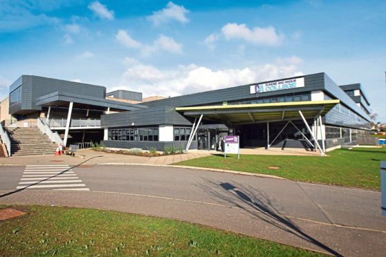 Man banned from entering Dundee college after allegedly threatening ...