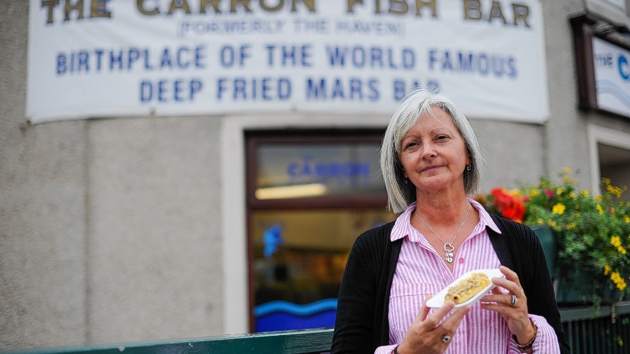 Stonehaven man makes mega Tennent's order for Boston bar