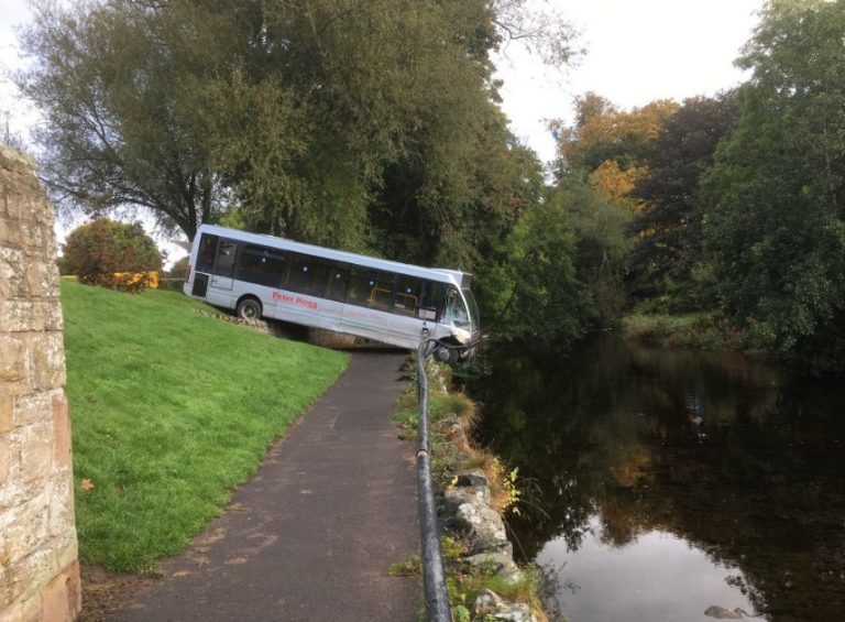 The moment a bus filled with passengers almost plunged into a river in ...