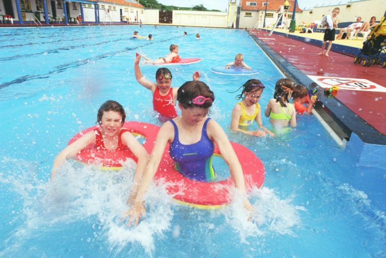 13 pictures show how Stonehaven Open Air Swimming Pool has always been ...