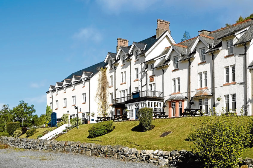 Dog-friendly break on the shores of Loch Rannoch with Labrador Sandy ...