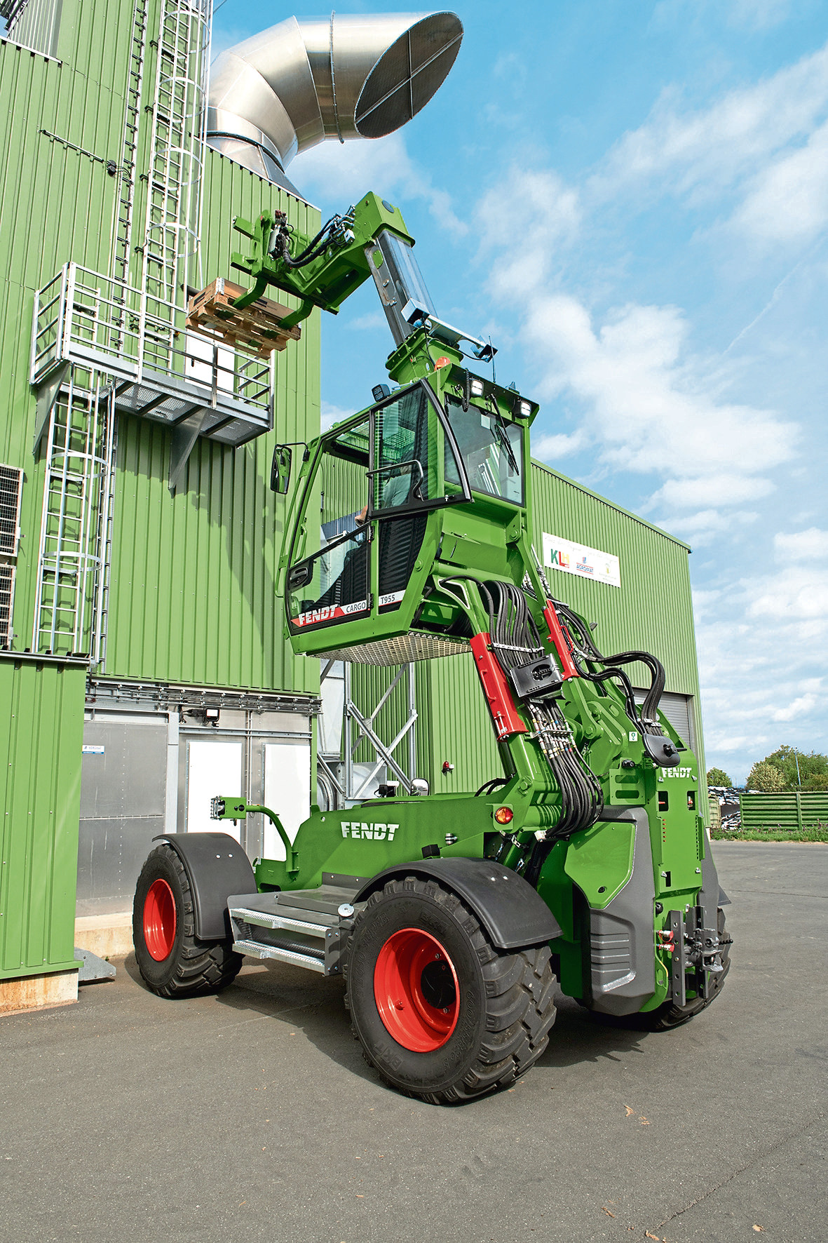 Unique cab puts Fendt telehandler in class of its own
