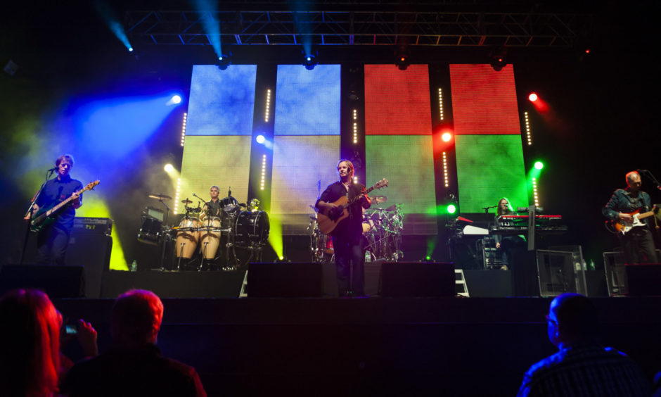 Runrig hoping to 'raise the spirits' of fans by live-streaming final ...