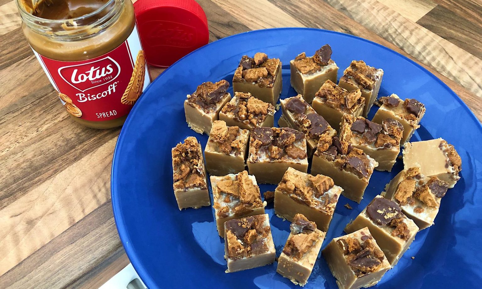 Easy and quick bakes: How to make this delicious Biscoff fudge from ...