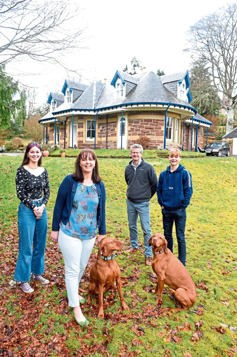 For offers over £475,000: Singer Gerry Rafferty's former Highland home ...