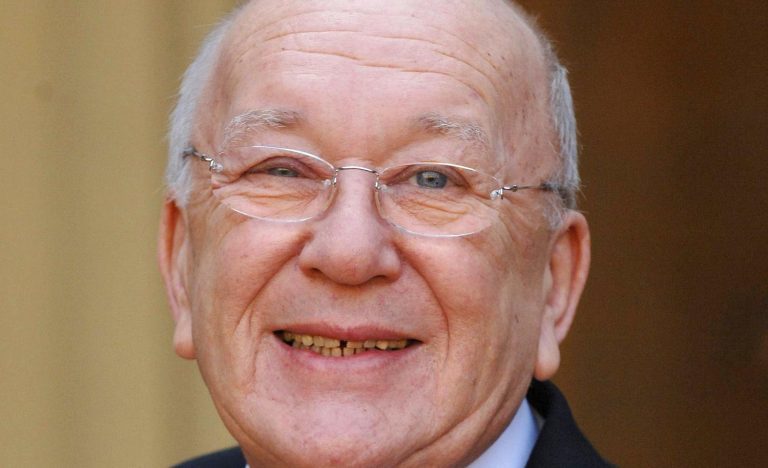 Former Coronation Street actor Roy Barraclough dies aged 81 - The ...