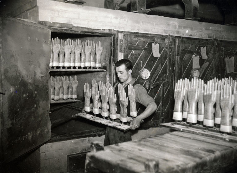 In pictures: Photographic archive gives incredible glimpse of ...