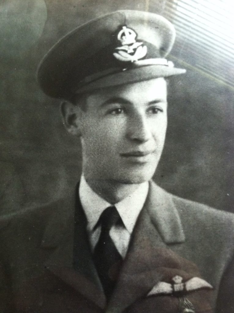 Remarkable WW2 Scottish Captain who bombed Hitler's house dies aged 96 ...