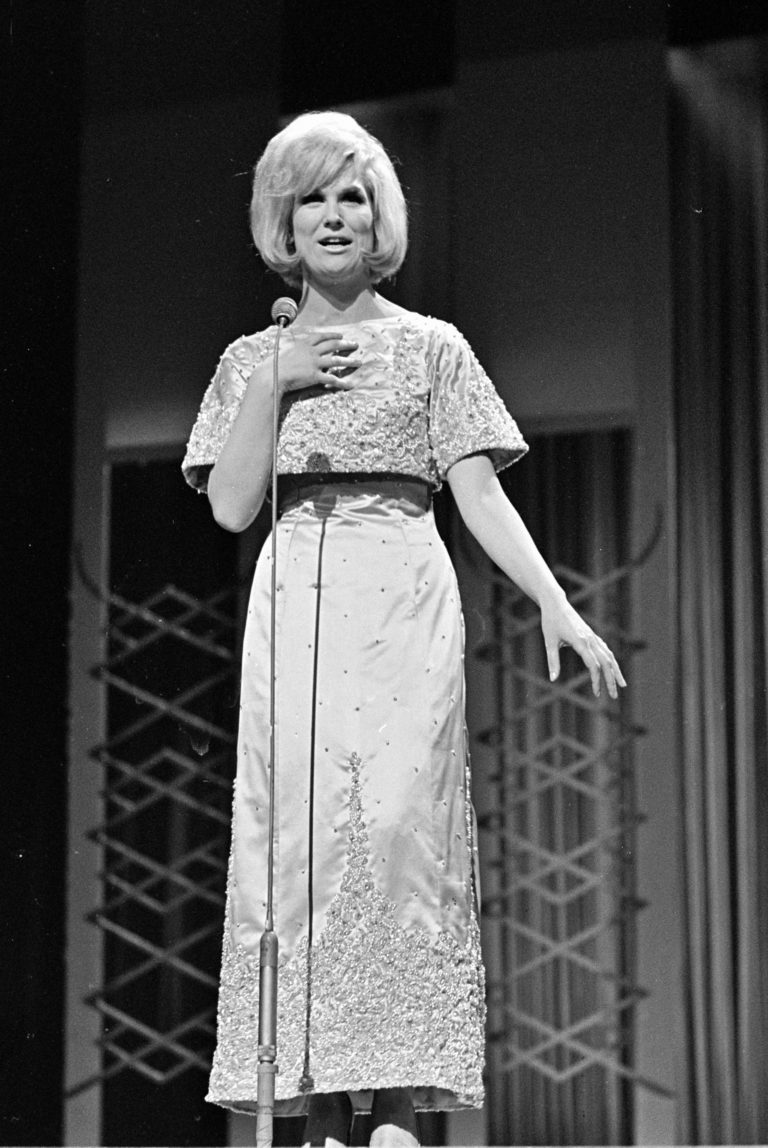 10 of the best UK female singers, from Adele to Annie Lennox, Amy ...