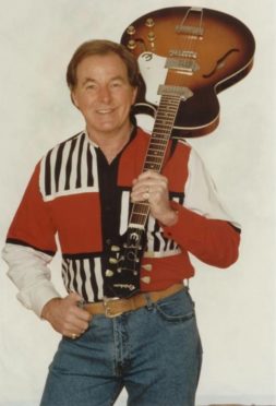 A rhinestone legend: Tributes paid to Sydney Devine after death of ...