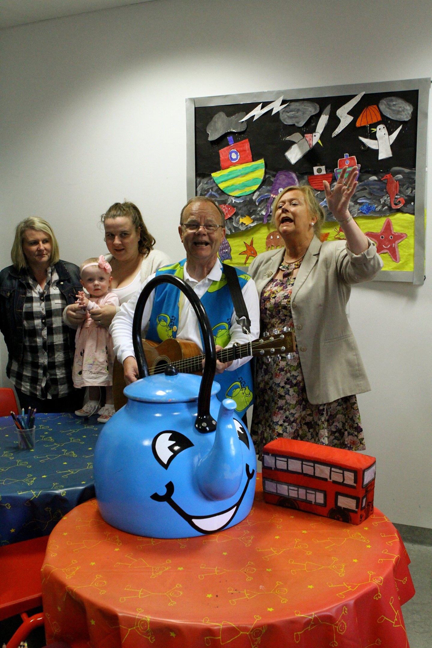 Singing Kettle donated to hospital ahead of swansong - The Courier
