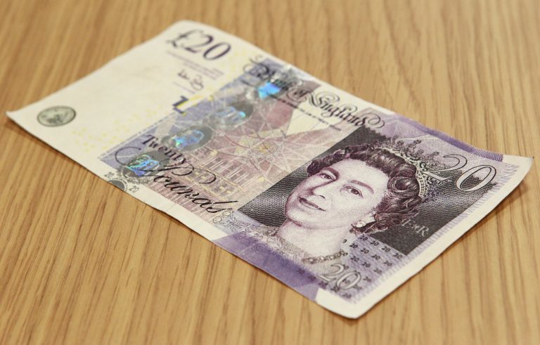 Fake £50 notes fraudster coins it in at Mearns shops - The Courier