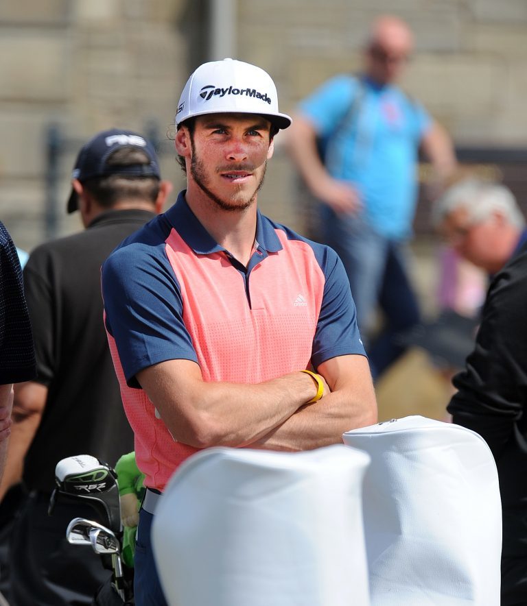 Video Real Madrid Star Gareth Bale Shows Off Golf Skills At St Andrews