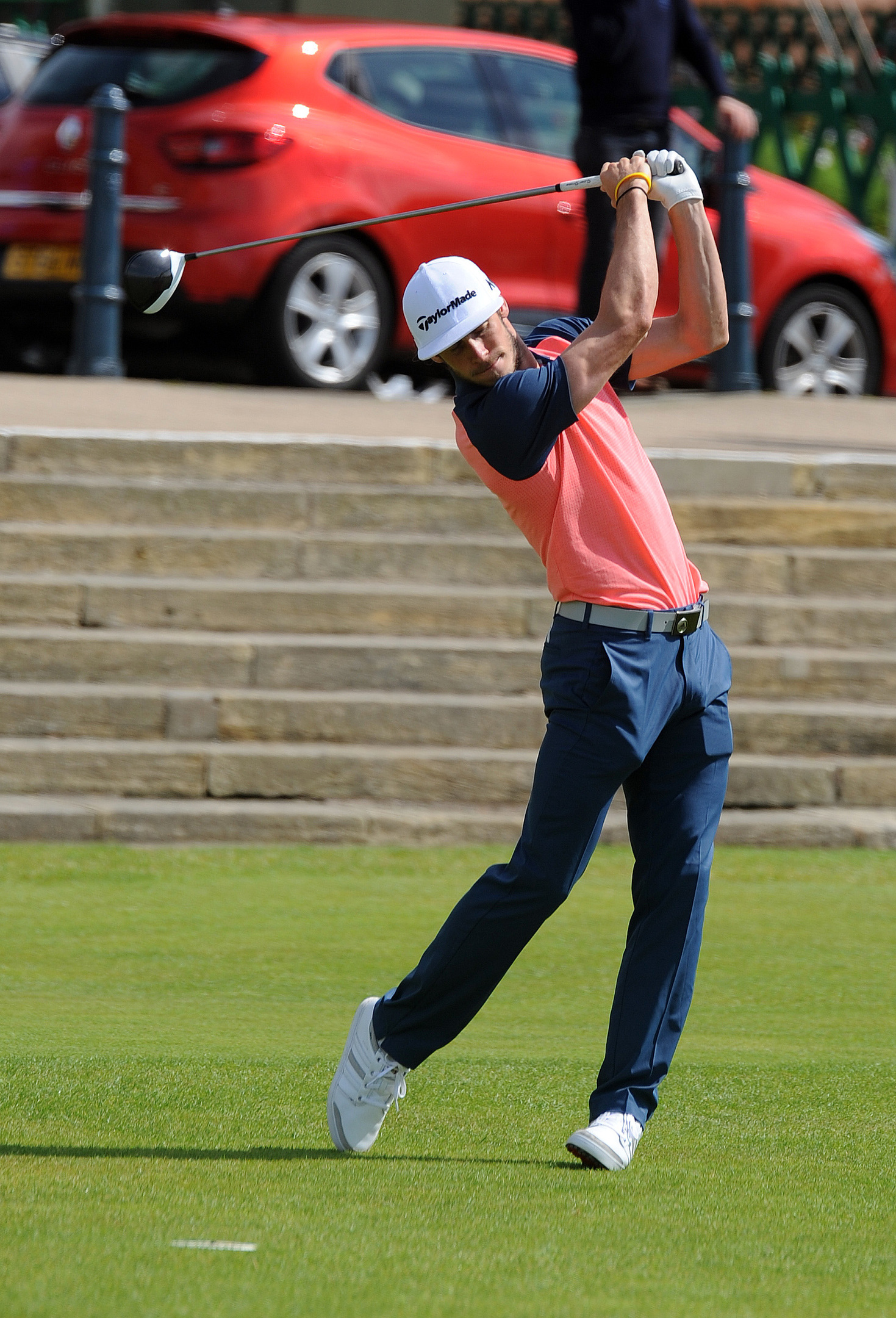 Video Real Madrid Star Gareth Bale Shows Off Golf Skills At St Andrews