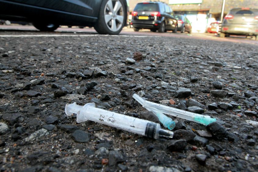 Dirty needles and syringe found abandoned outside Dundee gym - The Courier