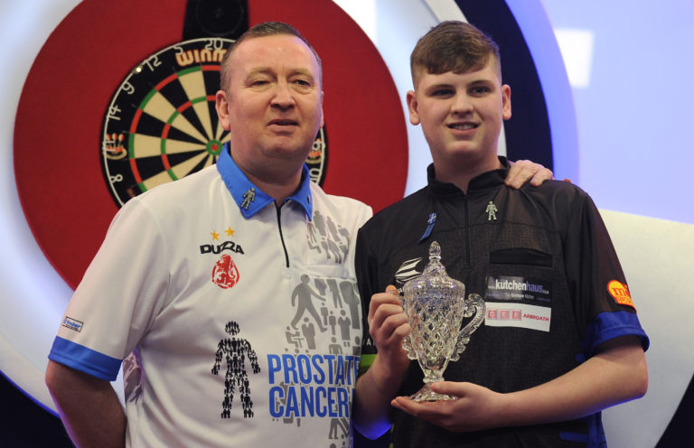 Flying Scotsman Gary Anderson gives young Angus darts aces the shirt ...