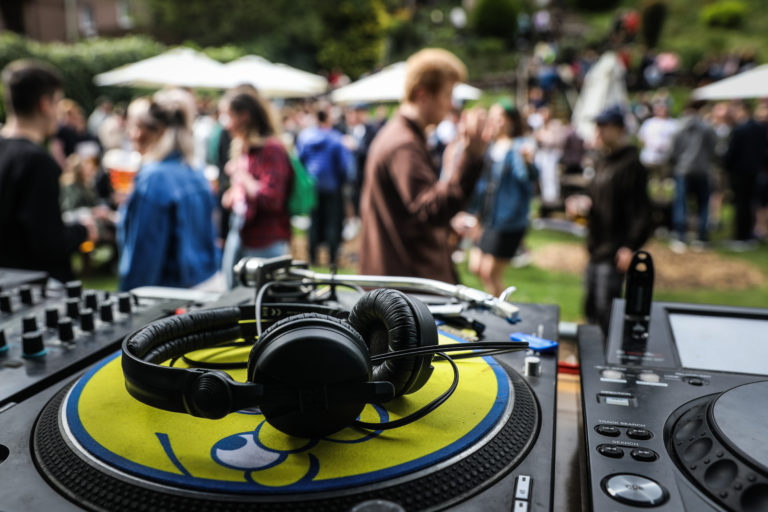 Thousands pack out city centre for biggest-ever Dundee Dance Event ...
