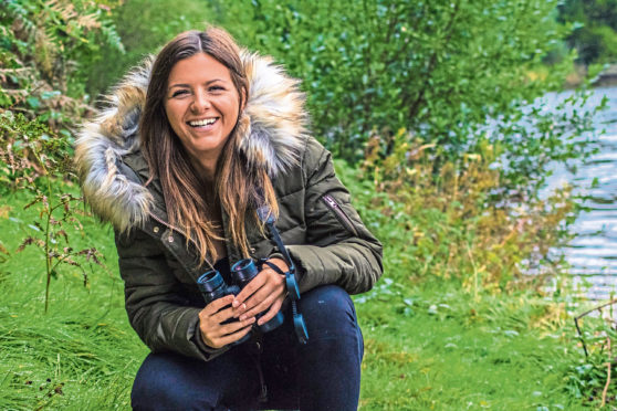 FEATURE: Wildlife presenter Lizzie Daly - who starred in viral image of ...