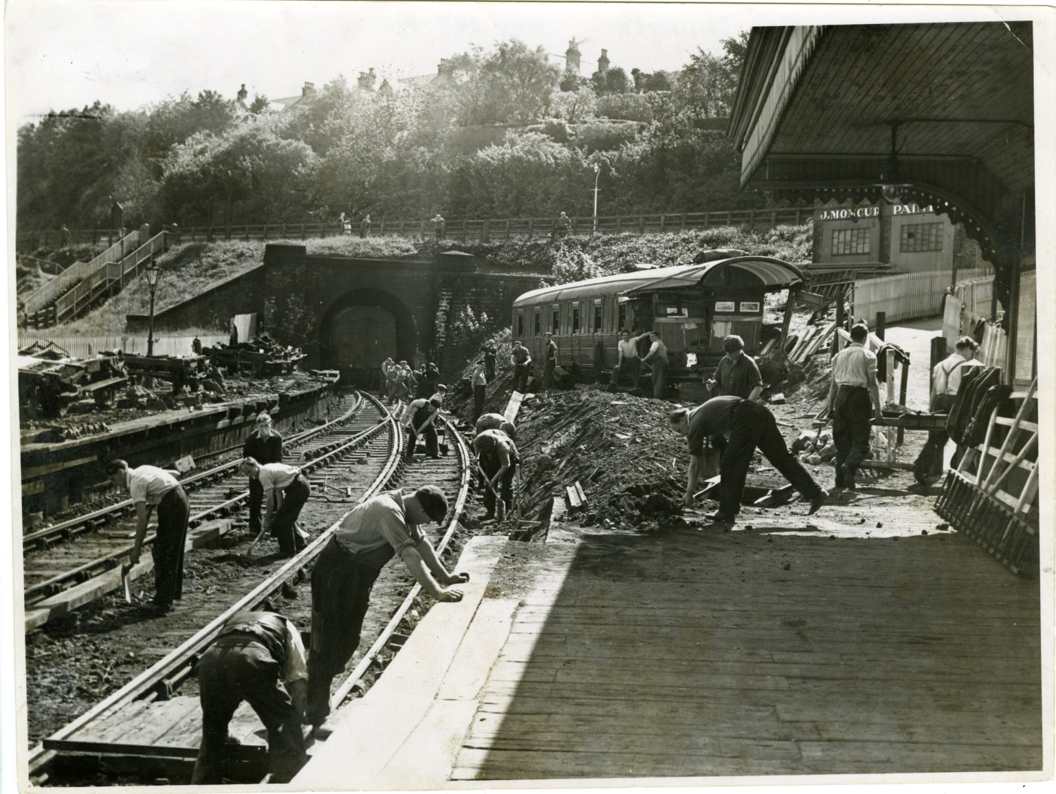 The children's picnic train journey that ended in tragedy at Wormit ...