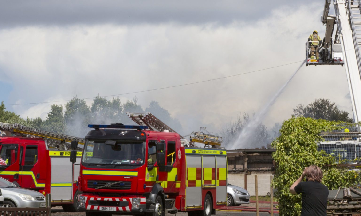 Fire crews tackle huge blaze at Fife Zoo