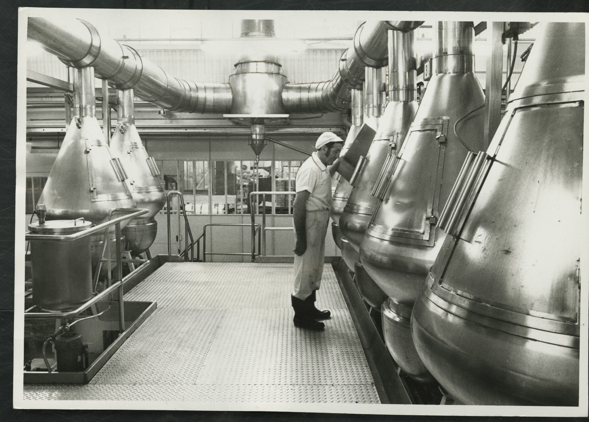 Remembering the almighty Dundee chocolate factory fire which turned ...