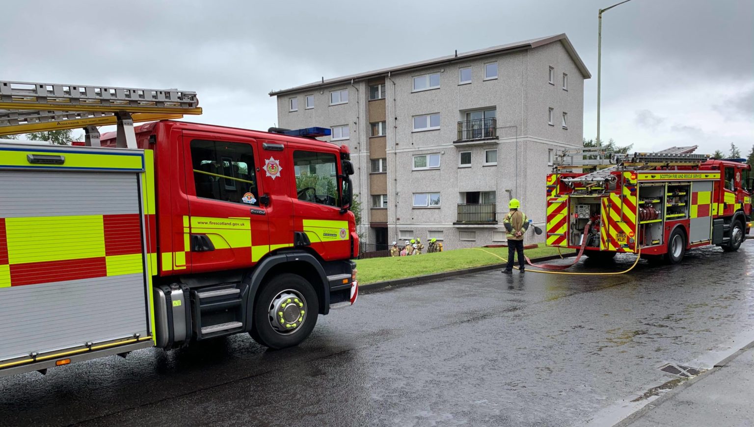 IN FULL: Residents evacuated as masked firefighters extinguish Perth ...