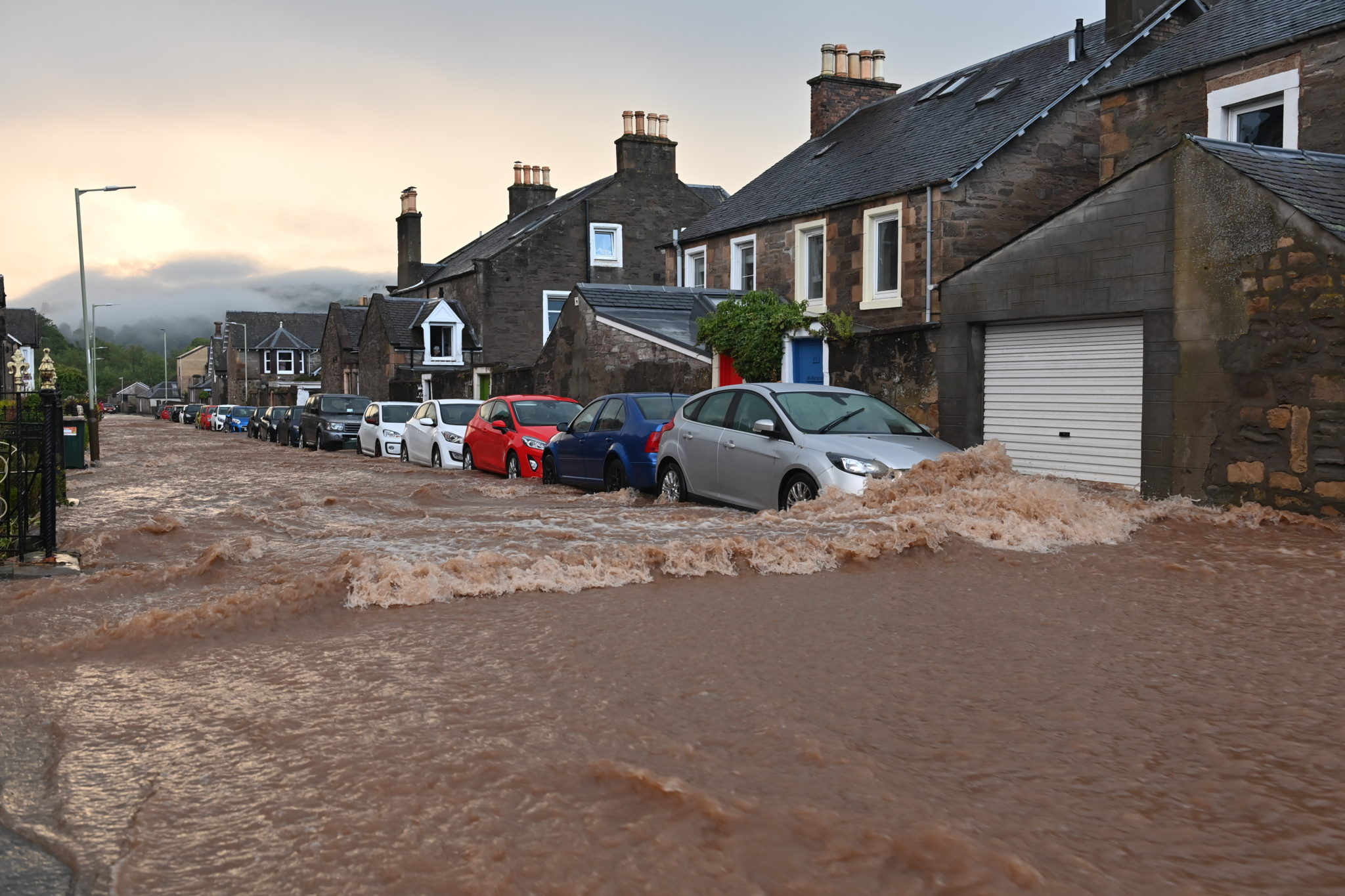Spectacular lightning storm causes travel chaos and flooding in Perth ...