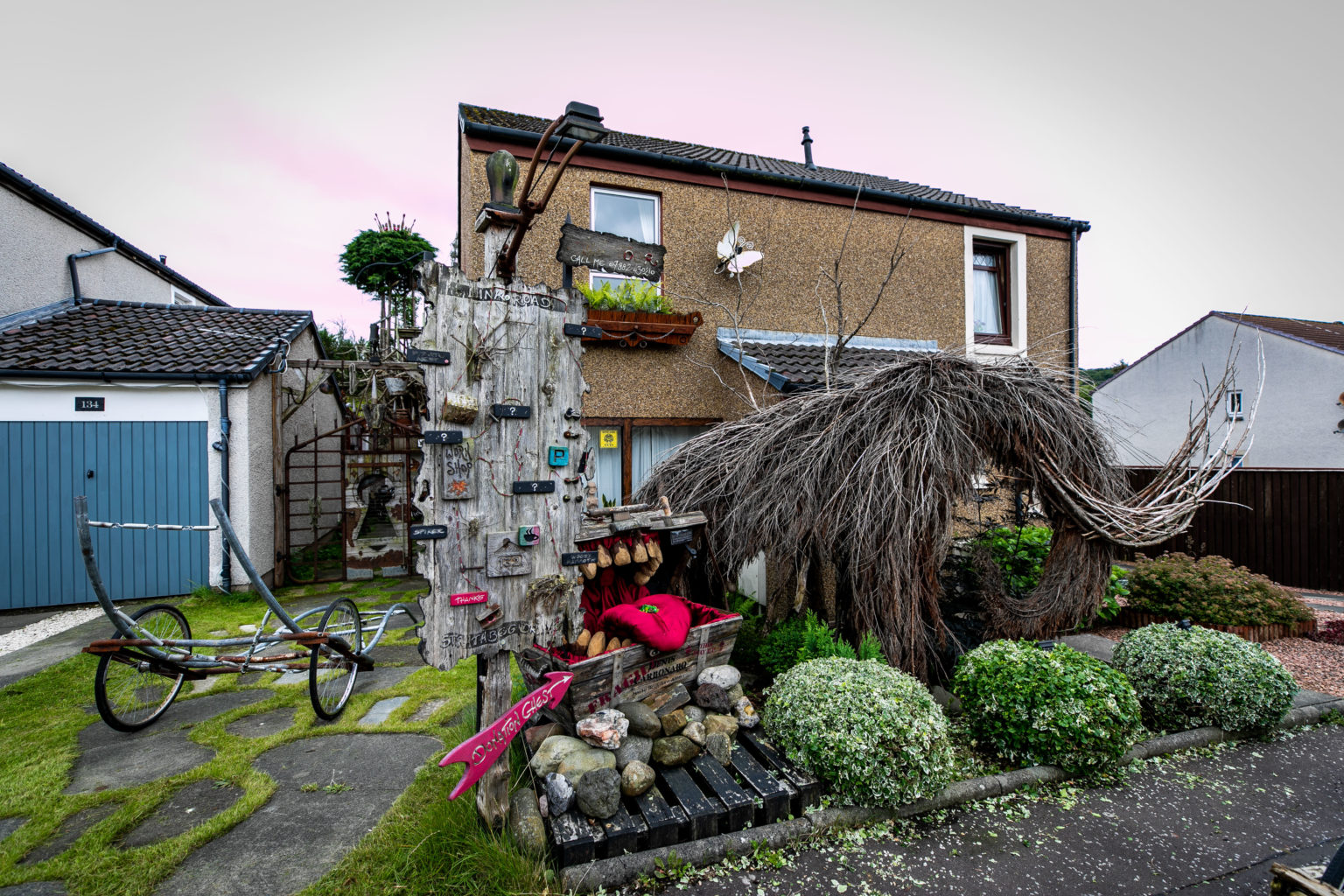 House next to Dalgety Bay 'eyesores' sells for £16k below valuation