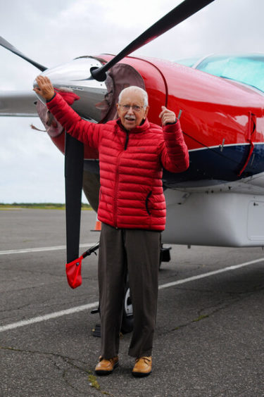 Obituary: Aviation humanitarian and Normandy veteran, Stuart King, 98 ...