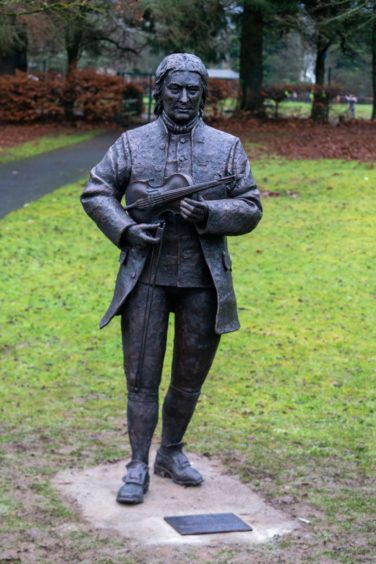 Niel Gow statue unveiled near childhood Perthshire home after 17 year ...