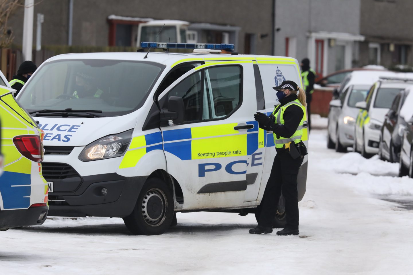 '50 police officers' at scene of Dundee siege linked to Inchture incident