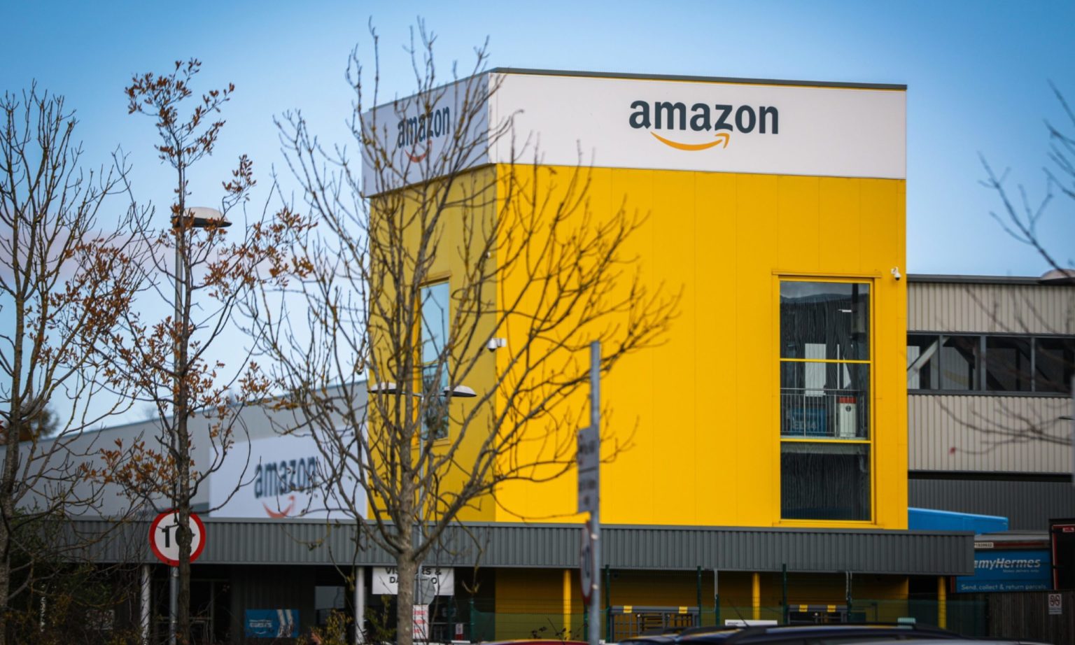 Amazon plans to close Scottish warehouse