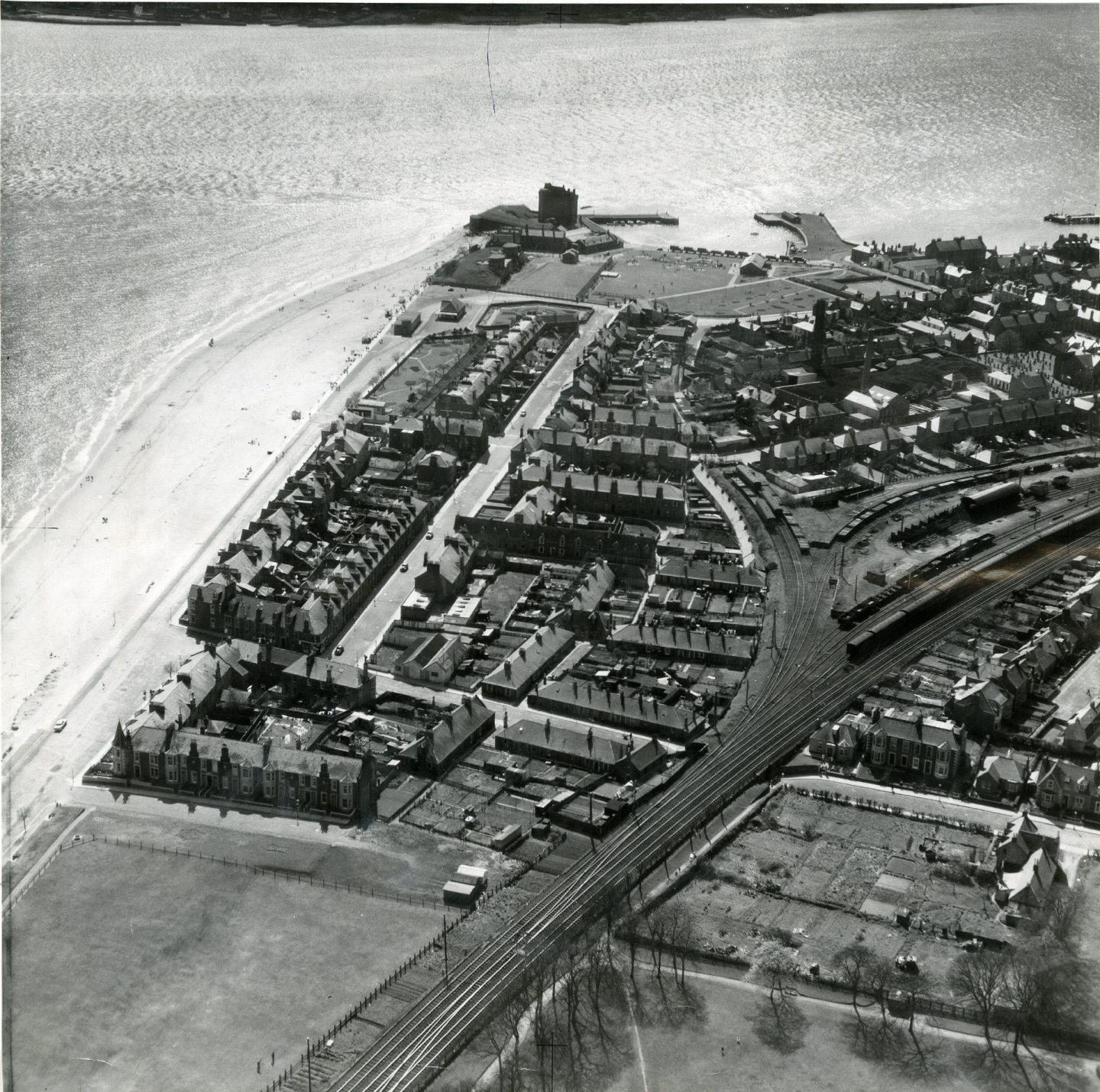 Trip back in time: Aerial photos of Dundee through the decades - The ...