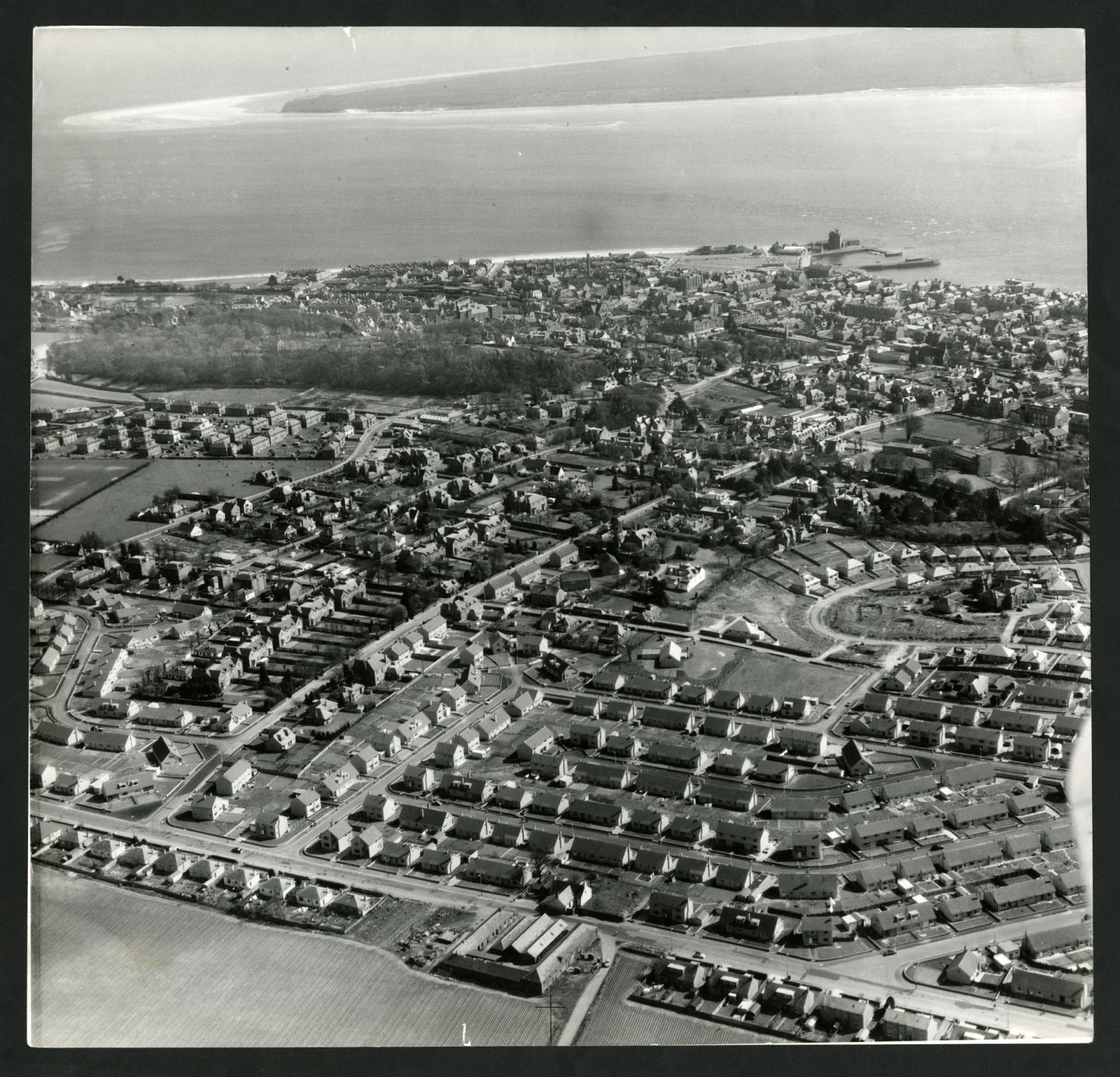 Trip back in time: Aerial photos of Broughty Ferry through the decades ...