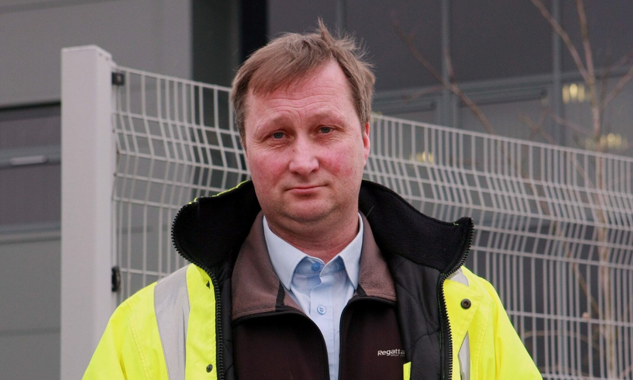 Dundee electricians bussed to jobs at Elders Court by security staff