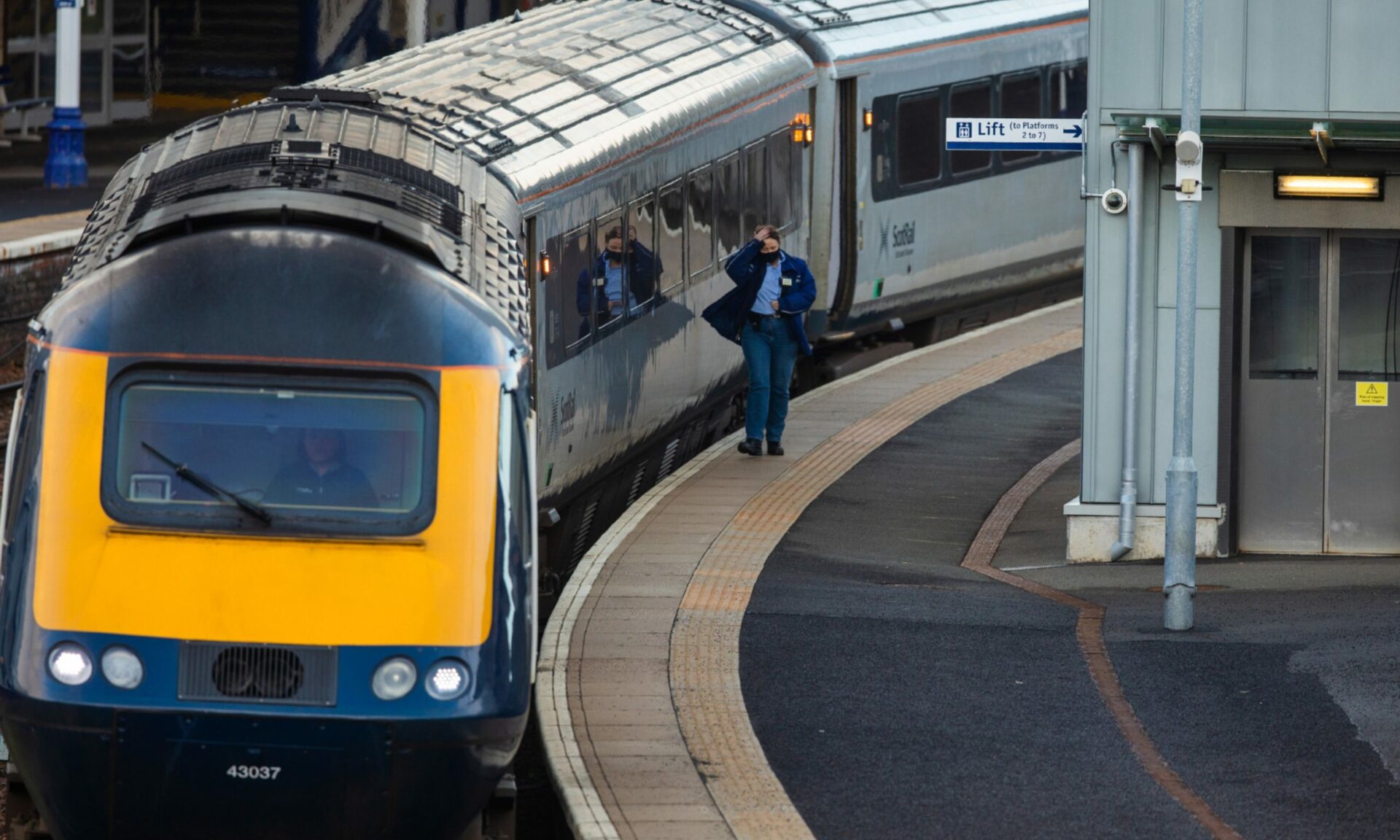 Delays on Perth and Dundee trains after signalling fault