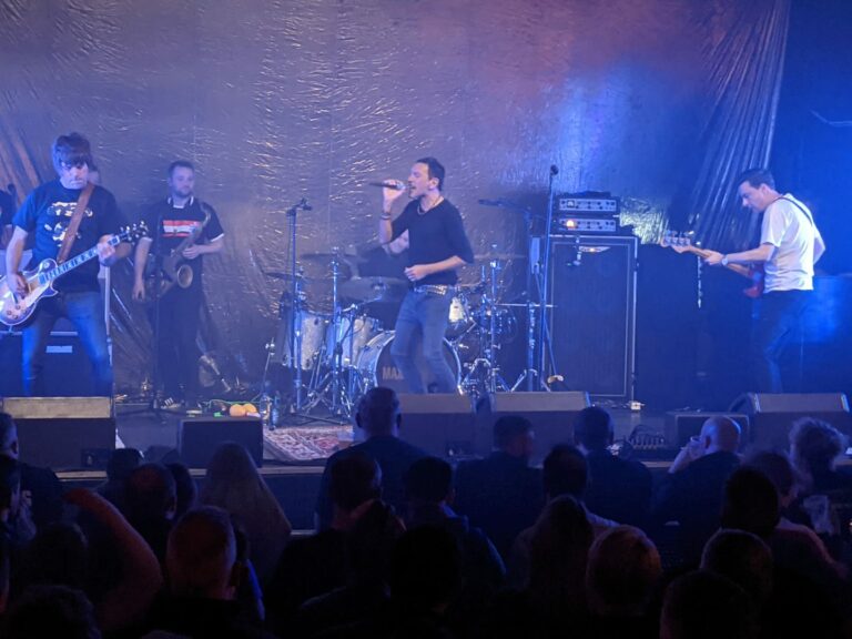 Shed Seven: Electrifying gig at Fat Sam's kicks off band's greatest ...