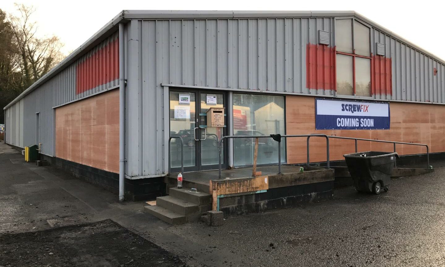 Screwfix working on new Forfar branch