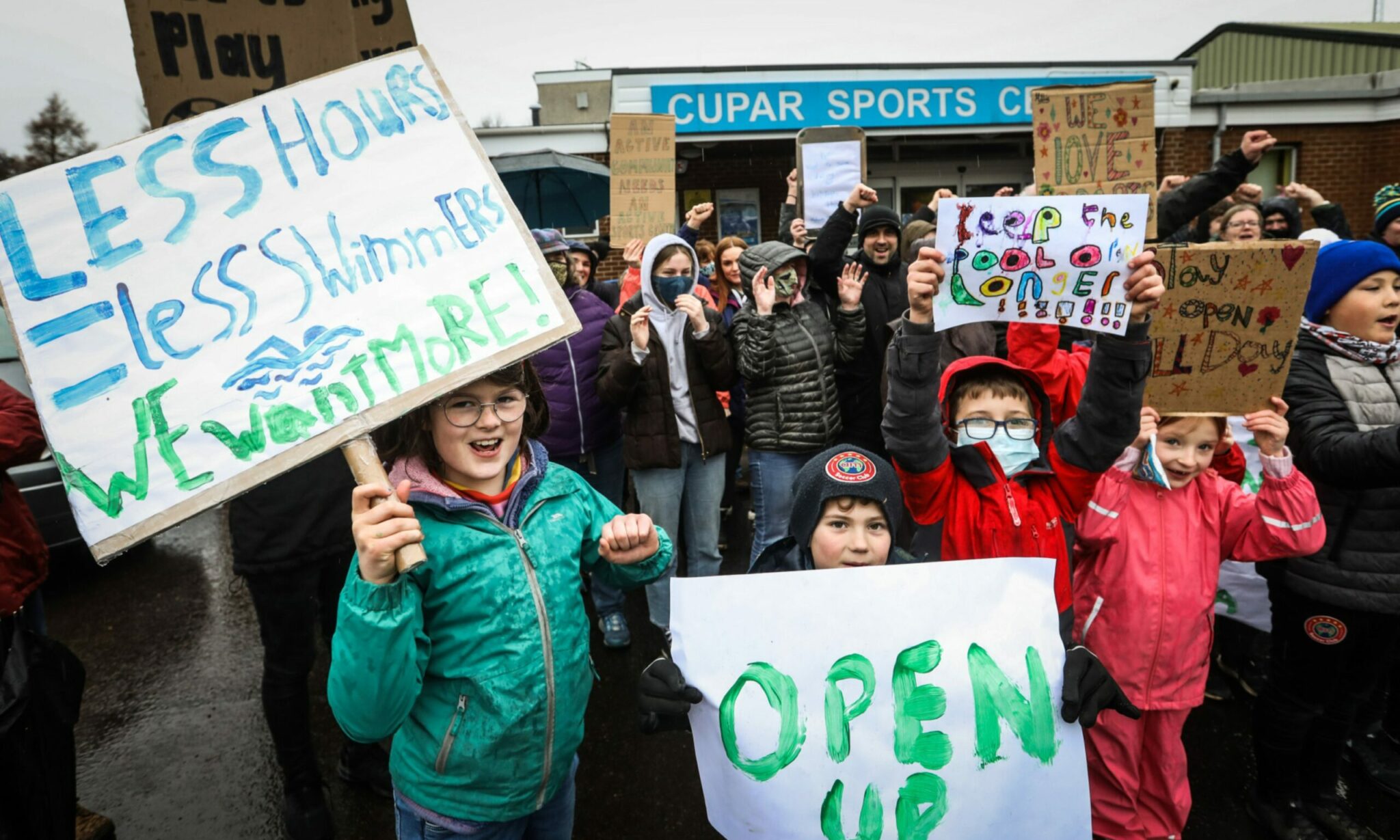 900 sign petition backing Cupar swimming instructor sacked after protest