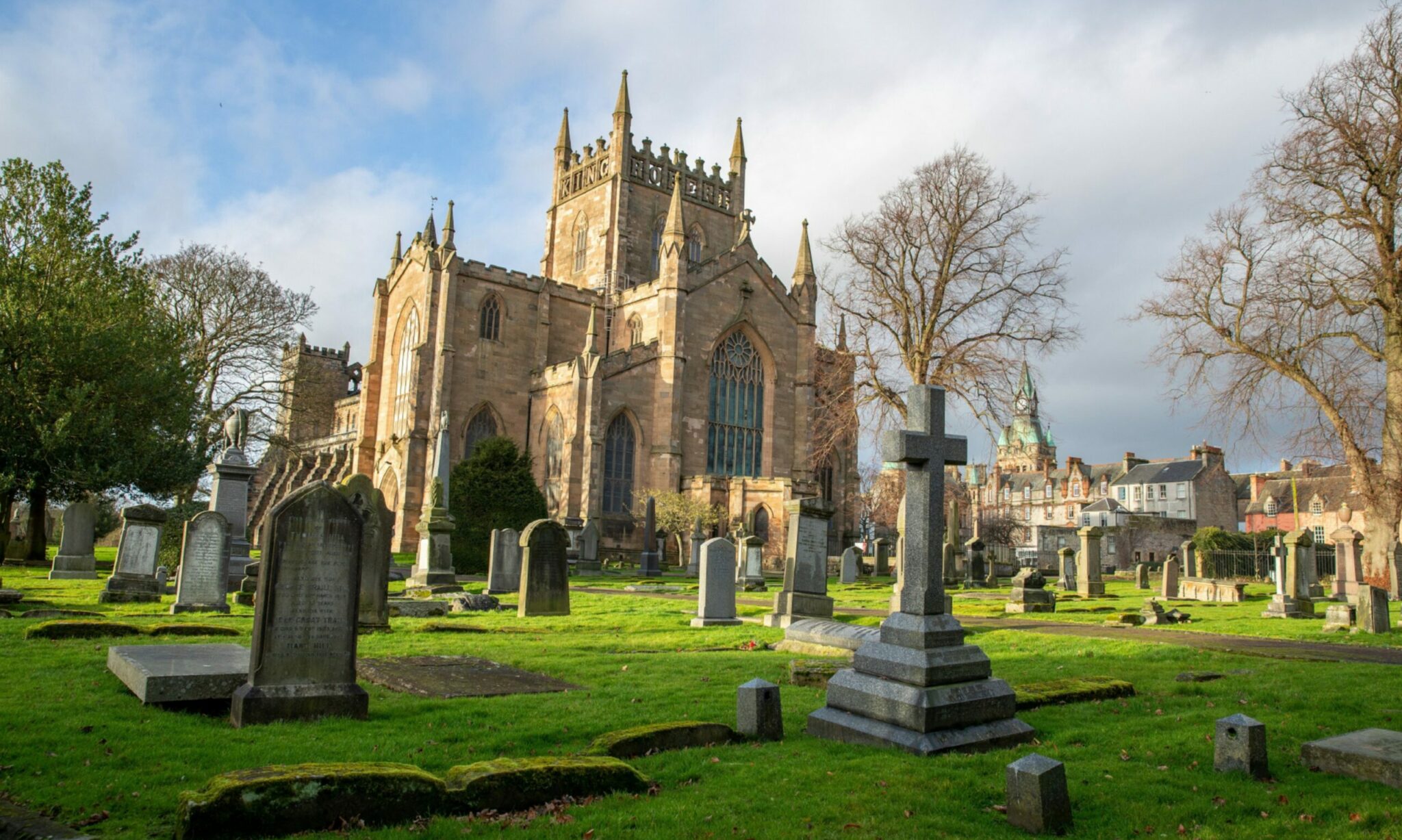 Dunfermline granted city status as part of Platinum Jubilee celebrations