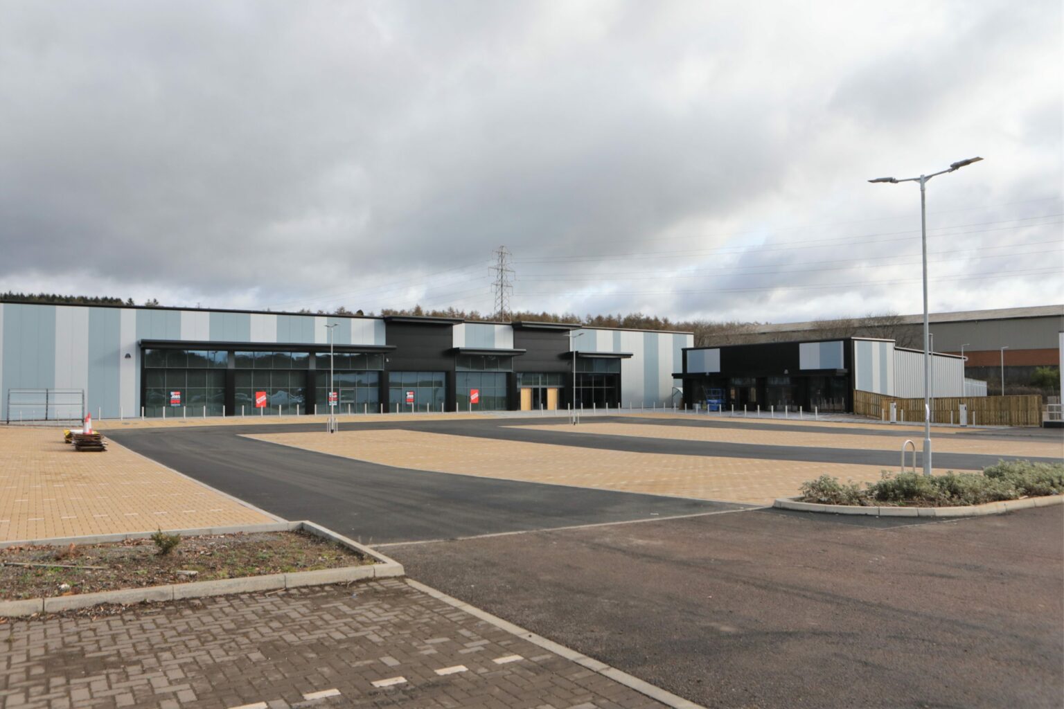 New Dundee Aldi and Home Bargains stores in bid to sell booze